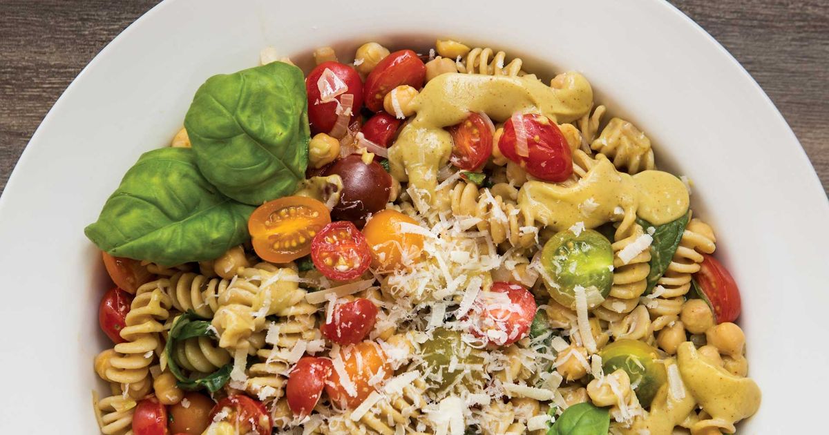 Chickpea-Spinach Pasta with Creamy Avocado Sauce - alive magazine