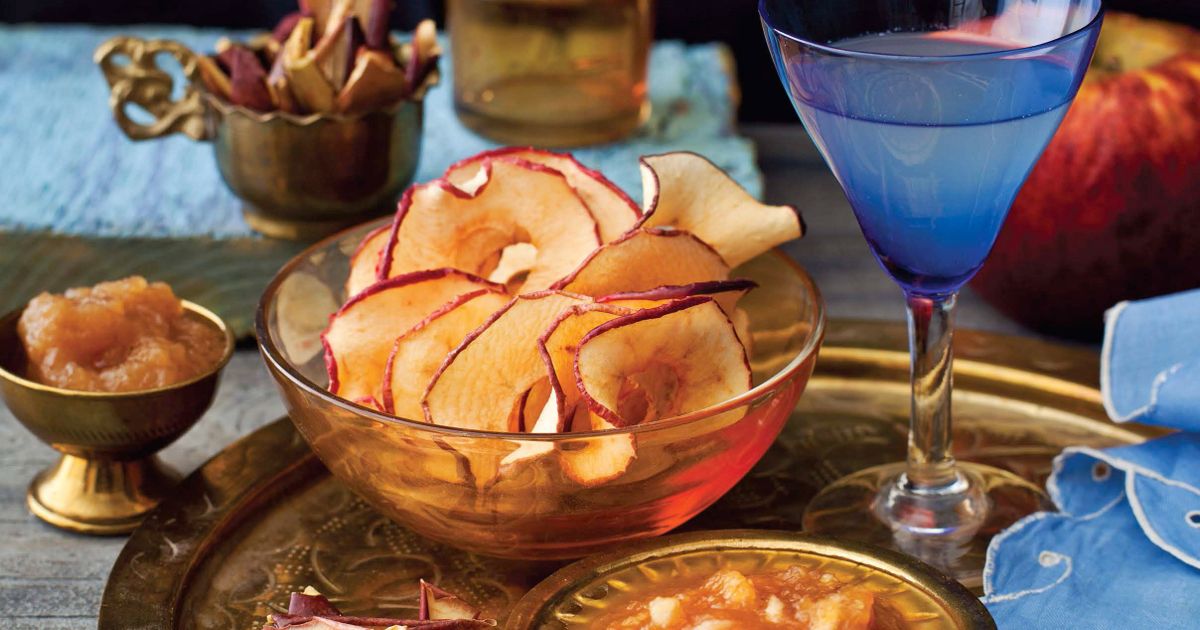 How to Make Apple Cider Vinegar at Home (From Apple Scraps) |alive ...